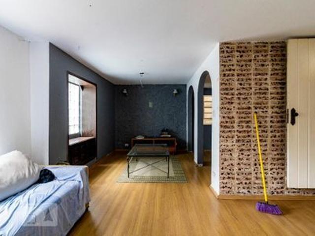 Casa para alugar com 380m², 4 quartos e 2 vagas