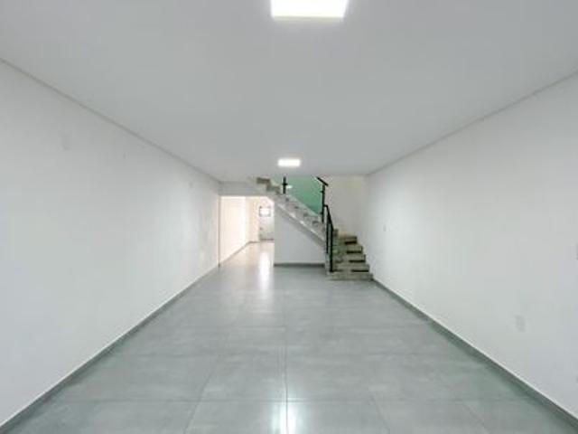 Casa para alugar com 380m², 4 quartos e 4 vagas