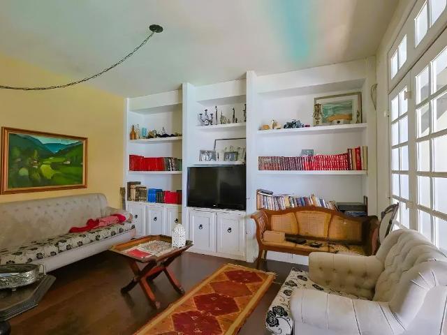 Casa para alugar com 380m², 5 quartos e 4 vagas
