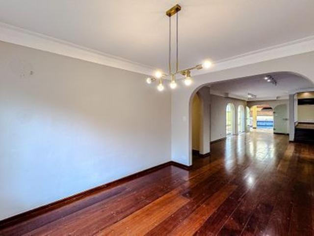 Casa para alugar com 385m², 4 quartos e 4 vagas