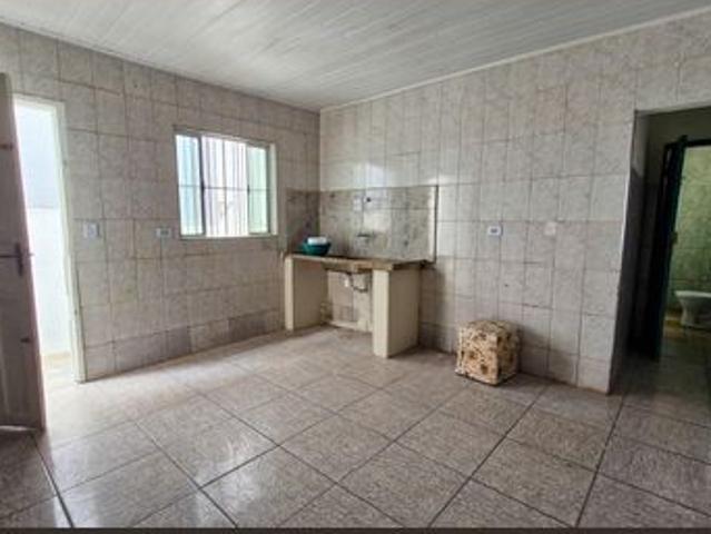 Casa para alugar com 38m², 1 quarto e sem vaga