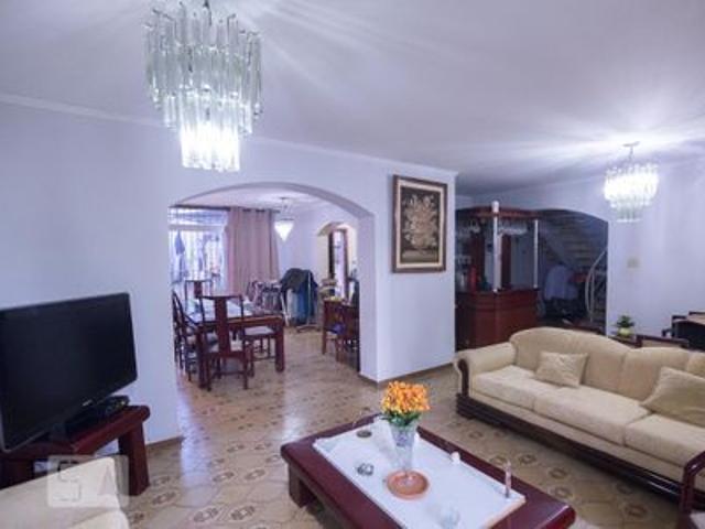 Casa para alugar com 390m², 5 quartos e 1 vaga
