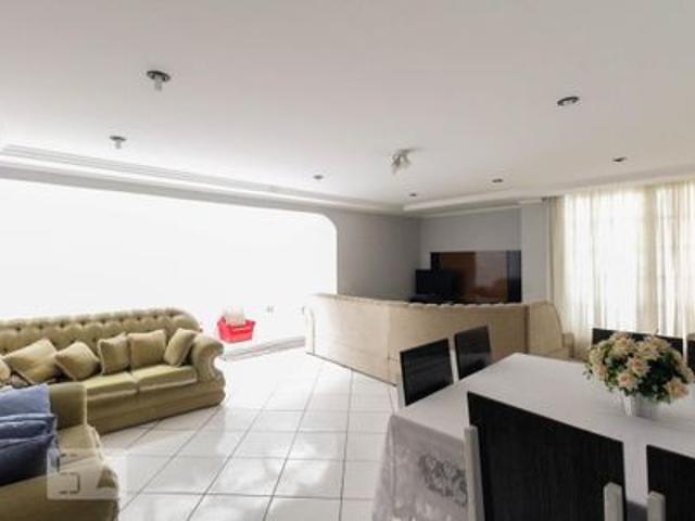 Casa para alugar com 390m², 5 quartos e 4 vagas