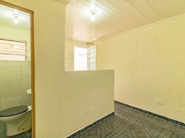 Casa para alugar com 39m², 1 quarto e sem vaga