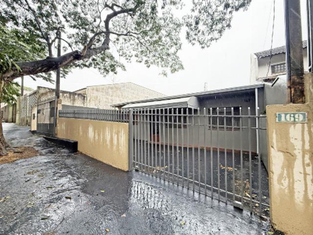 Casa para alugar com 3 Quartos em Jardim Mandacaru, Maringá PR