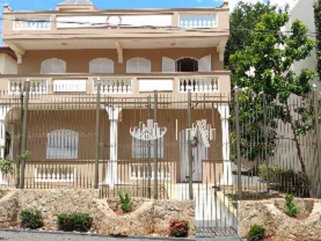 Casa para alugar com 3 Suítes + 3 Quartos em Canaã, Londrina PR