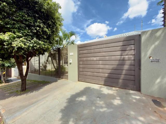 Casa para alugar em Maringá, Jardim Botânico, com 3 quartos, com 198 m²