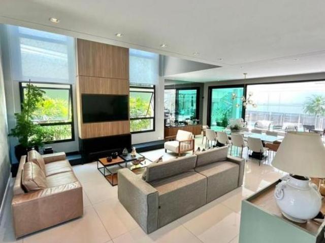 Imóvel de Luxo em Alphaville: Casa de 4 suítes com 471m² Venda ou Locação em Santana de Parnaíba S