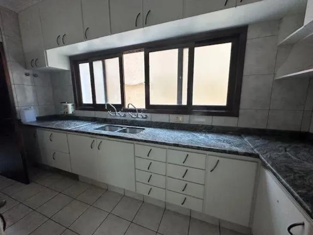 Casa para alugar em Santana de Parnaíba, Tarumã, com 4 quartos, com 350 m², Residencial Tarumã