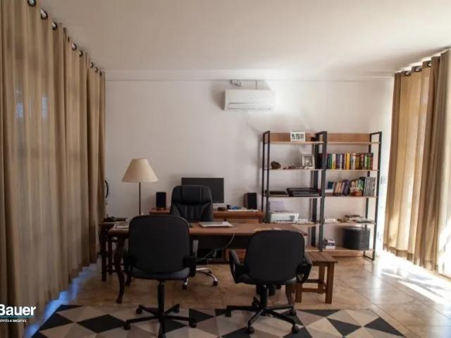 Casa para alugar Jardim das Paineiras, linda, 3 suítes, armários, quintal