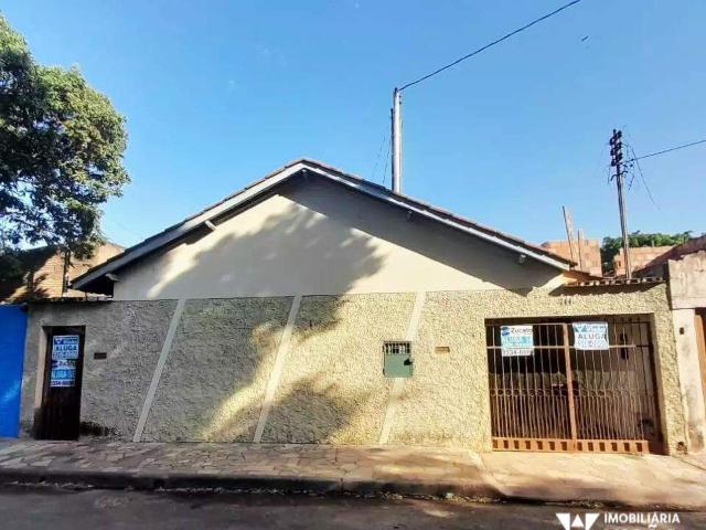 CASA PARA ALUGAR, 03 QUARTOS, 01 SUÍTE, 02 VAGAS, NO BAIRRO BOA VISTA