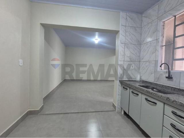 Casa para alugar 2 quartos, 1 banheiro, 2 vagas de garagem Jd. Calegaris