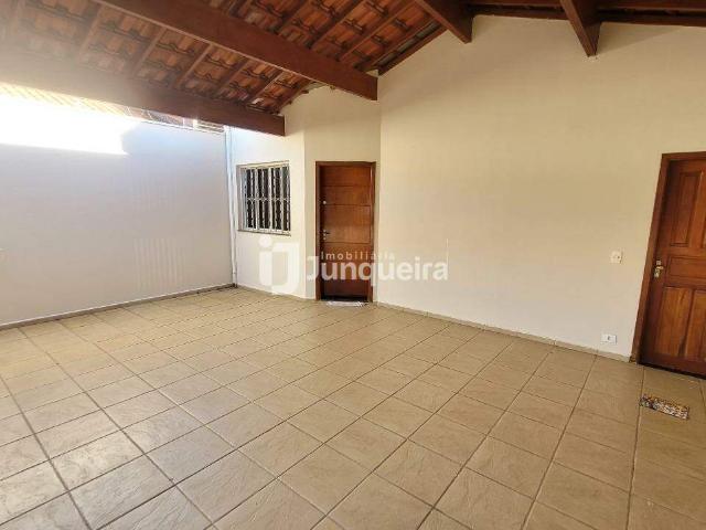 Casa para alugar, 2 quartos, sendo 1 suíte, 2 vagas, no bairro Parque Primeiro de Maio em Piracicaba SP