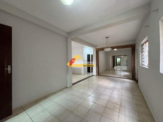 Casa para aluguel, 4 quartos, 2 suítes, 2 vagas, Belvedere Divinópolis/MG