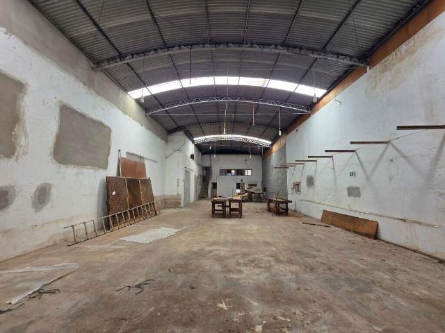 Casa para Aluguel, 330 m² por R$ 8.500
