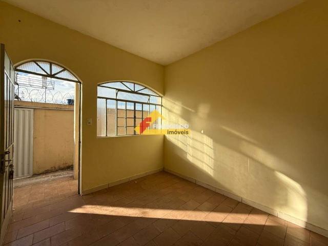 Casa para aluguel, 3 quartos, 1 vaga, Interlagos Divinópolis/MG