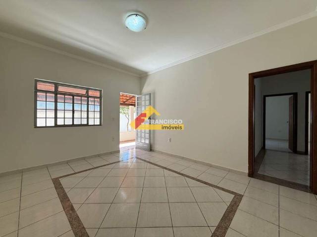 Casa para aluguel, 3 quartos, 1 suíte, 4 vagas, São José Divinópolis/MG