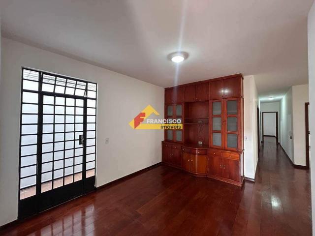 Casa para aluguel, 3 quartos, 1 suíte, 2 vagas, Santa Clara Divinópolis/MG