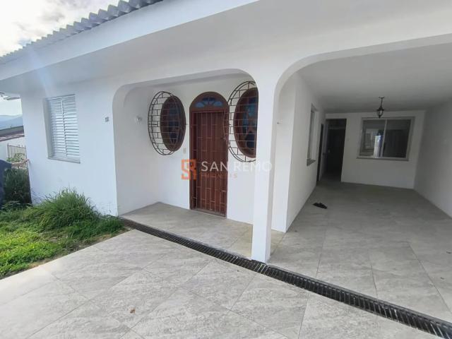 Casa para aluguel com 3 quartos, em Trindade com 136 m²