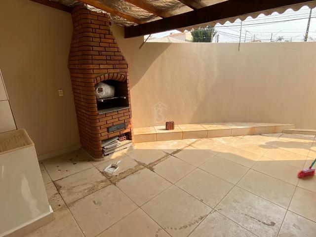 Casa para Aluguel com 3 quartos por R$ 2.400