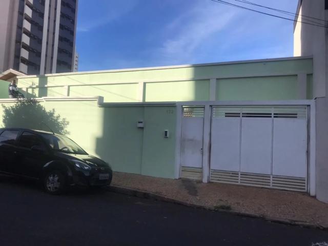 Casa para Aluguel com 3 quartos por R$ 2.500