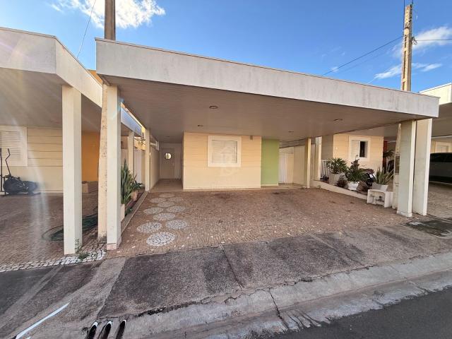 Casa para Aluguel com 3 quartos por R$ 2.500