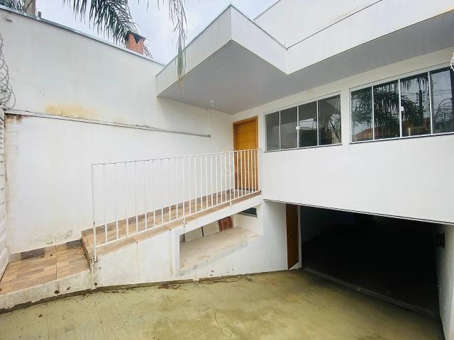 Casa para Aluguel com 3 quartos por R$ 2.600