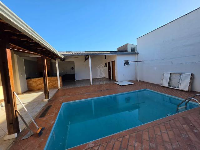 Casa para Aluguel com 3 quartos por R$ 2.900
