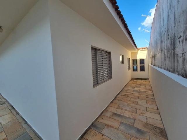 Casa para Aluguel com 3 quartos por R$ 3.600
