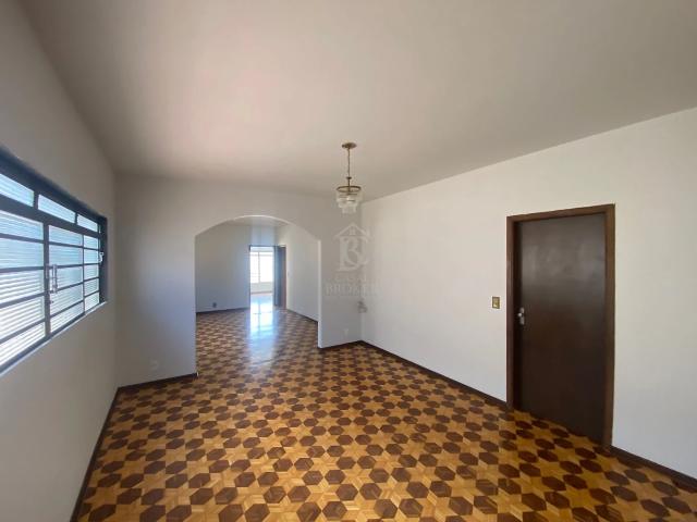 Casa para Aluguel com 3 quartos por R$ 3.800