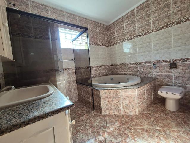 Casa para Aluguel com 3 quartos por R$ 4.000