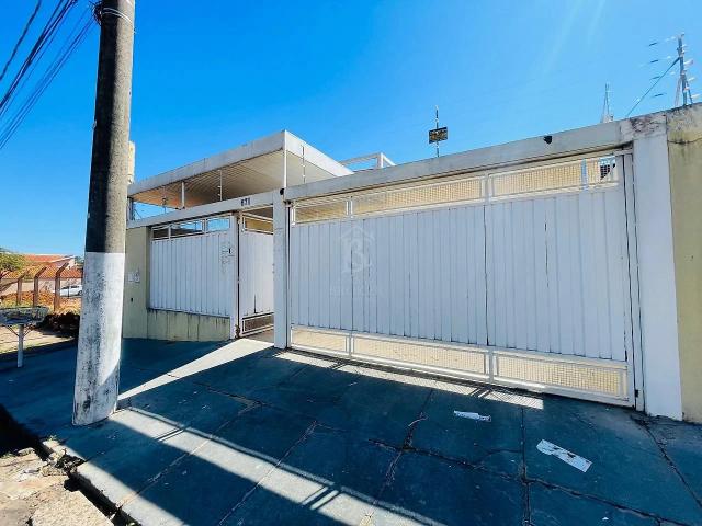 Casa para Aluguel com 3 quartos por R$ 4.500