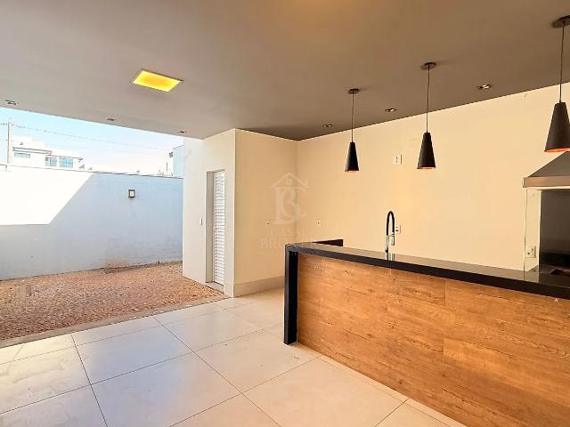 Casa para Aluguel com 3 quartos por R$ 7.500
