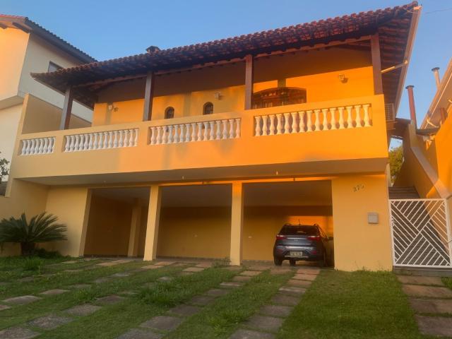 Casa para Aluguel com 3 quartos, 160 m² por R$ 8.000