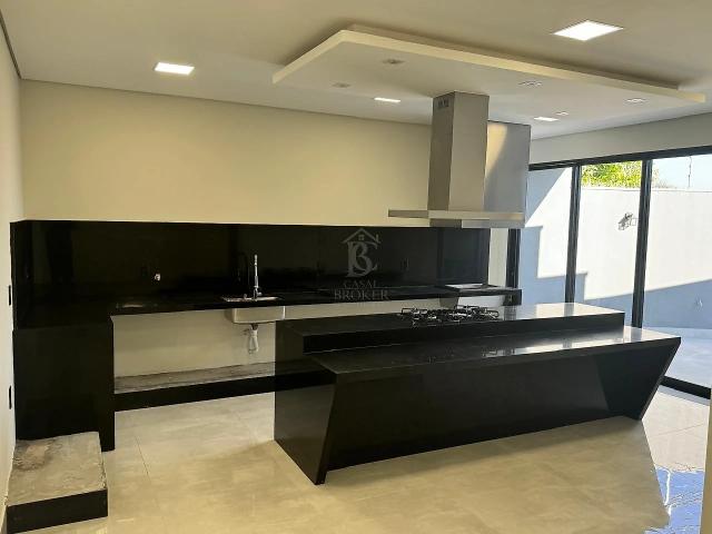 Casa para Aluguel com 3 quartos, 178 m² por R$ 4.400