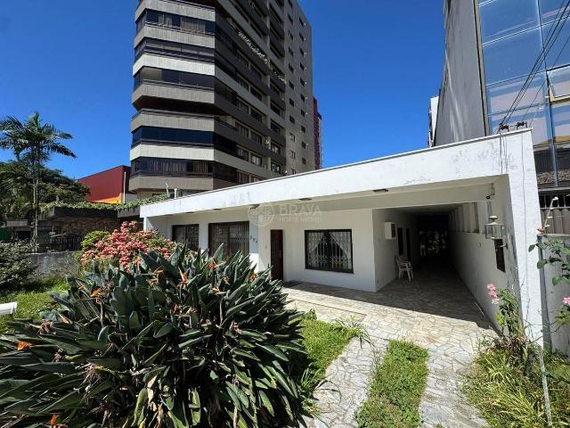 Casa para Aluguel com 3 quartos, 180 m² por R$ 13.500