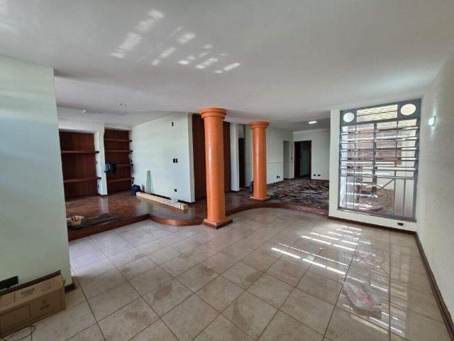 Casa para Aluguel com 3 quartos, 180 m² por R$ 4.000