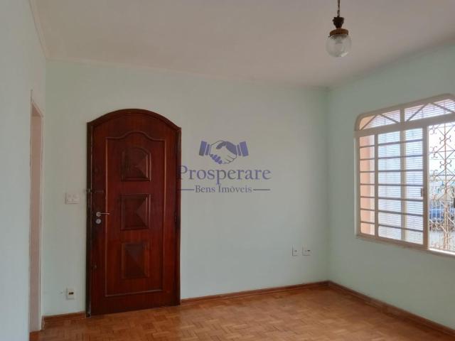 Casa para Aluguel com 3 quartos, 188 m² por R$ 3.000
