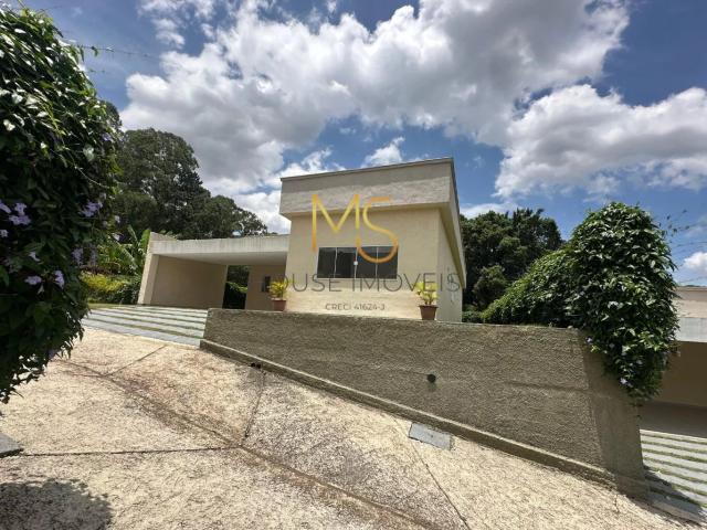Casa para Aluguel com 3 quartos, 198 m² por R$ 6.300
