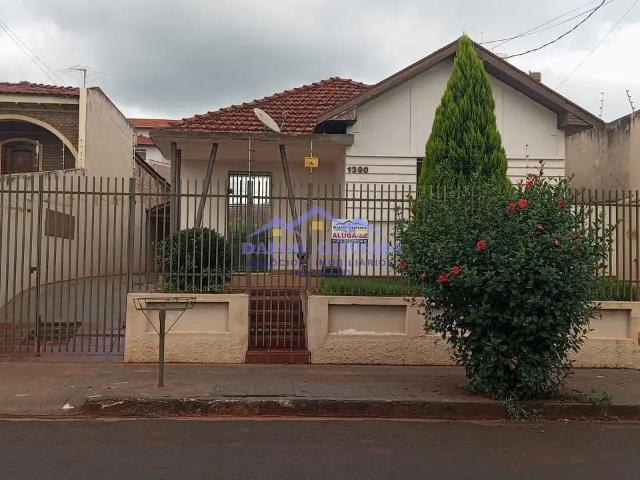 Casa para Aluguel com 3 quartos, 10 m² por R$ 1.360