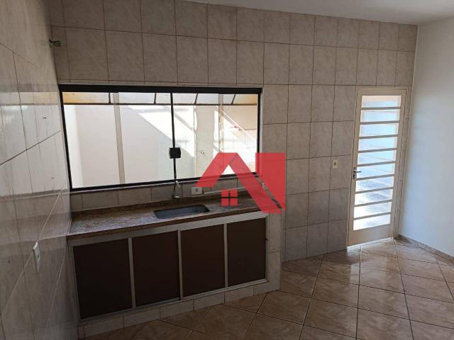 Casa para Aluguel com 3 quartos, 120 m² por R$ 1.750