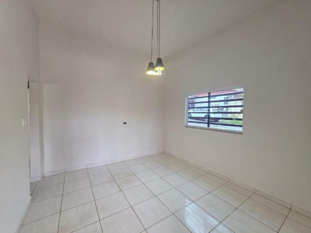 Casa para Aluguel com 3 quartos, 120 m² por R$ 2.500