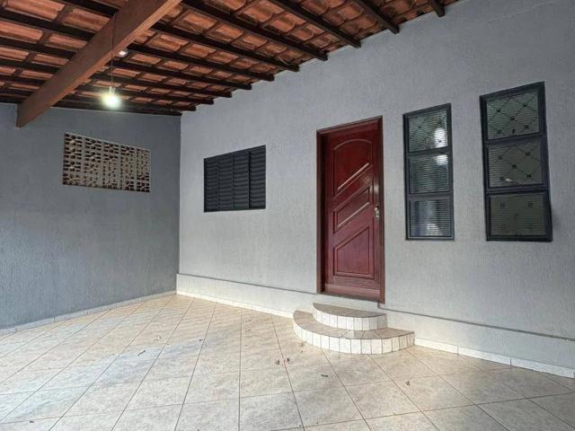 Casa para Aluguel com 3 quartos, 133 m² por R$ 2.700