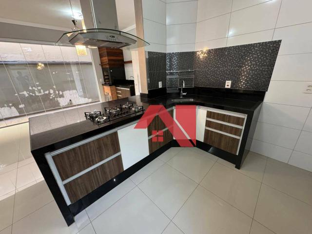 Casa para Aluguel com 3 quartos, 130 m² por R$ 4.630
