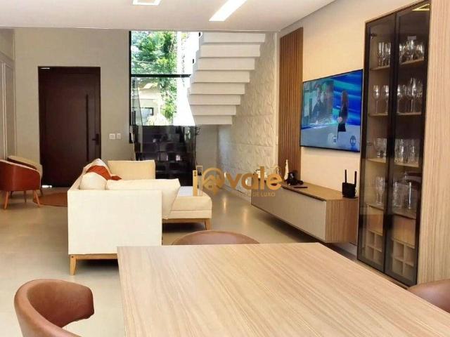 Casa para Aluguel com 3 quartos, 243 m² por R$ 11.900