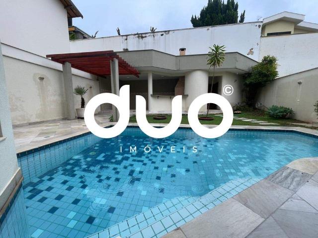 Casa para Aluguel com 3 quartos, 242 m² por R$ 7.900