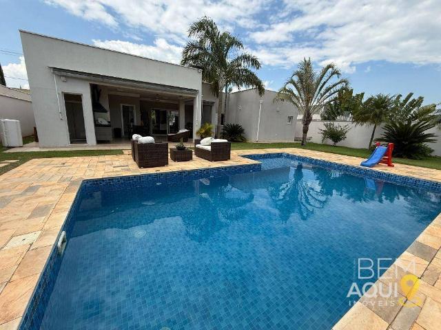 Casa para Aluguel com 3 quartos, 249 m² por R$ 11.000