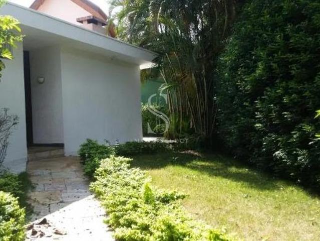 Casa para Aluguel com 3 quartos, 250 m² por R$ 12.000