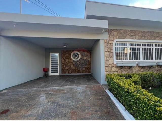 Casa para Aluguel com 3 quartos, 250 m² por R$ 2.800
