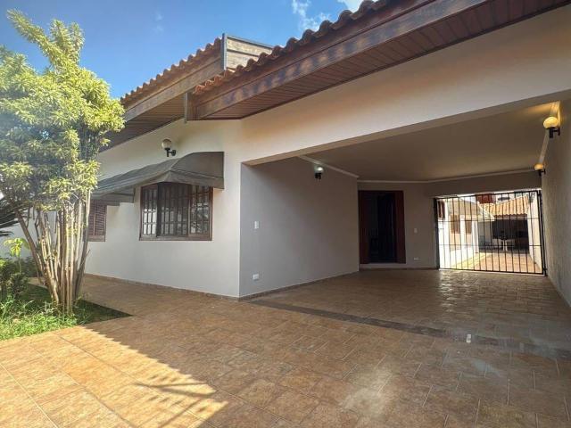Casa para Aluguel com 3 quartos, 250 m² por R$ 6.000